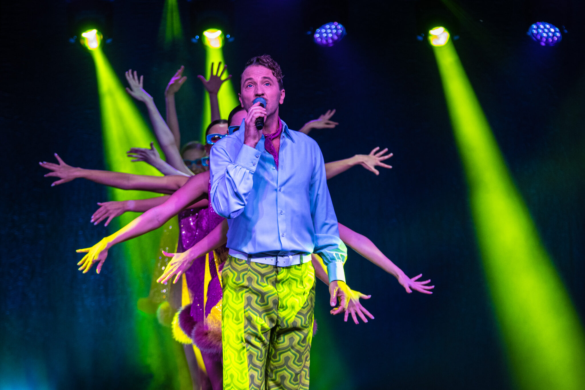 Starlight Cabaret: "The GreatEST Show" - Eesti Tantsuagentuur